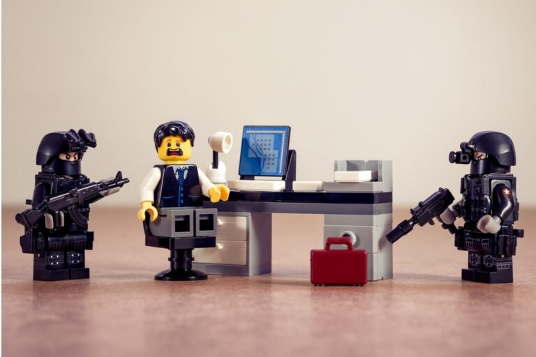 「pompompurin」世界最大のハッキングフォーラム管理者が逮捕される [追記あり] – SlackNote